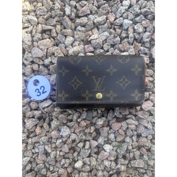 Louis Vuitton | Bags | Louis Vuitton Compact | Poshmark